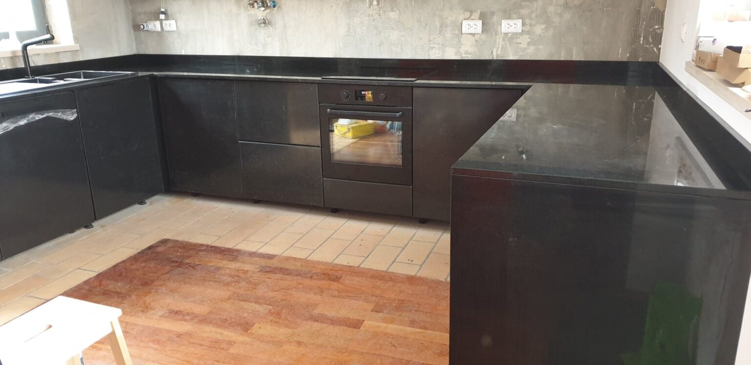 Bancada em Granito Preto Angola - Manuel & Cardoso